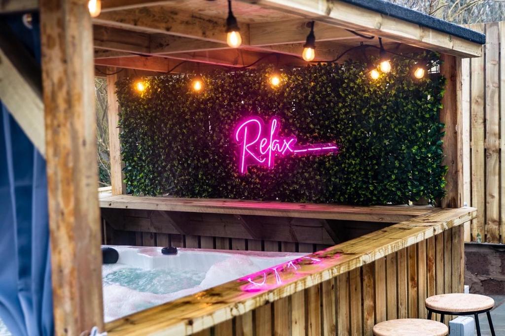 Middleton Inn - Lodges With Hot Tubs