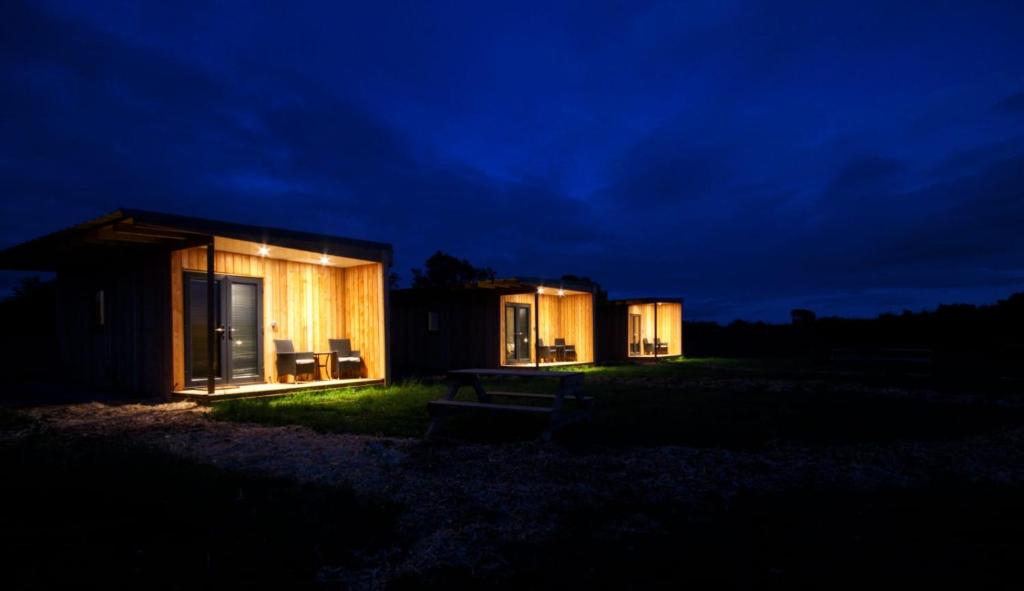 Perry's Paddock - Lodges With Hot Tubs