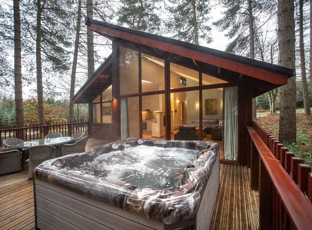 Lodges With Hot Tubs Near Knowsley Safari Park - Lodges With Hot Tubs